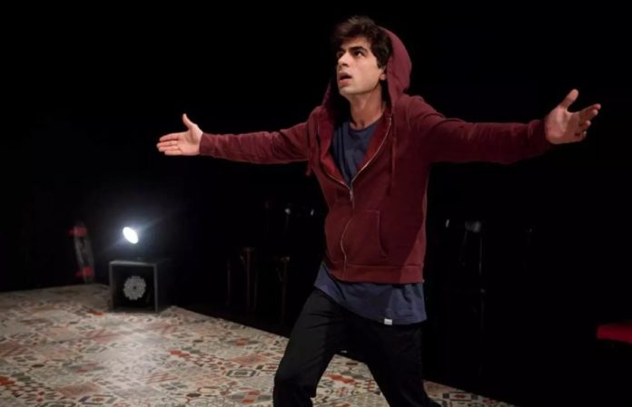 AKA (Also Known As), de Daniel J. Meyer - Crítica - CINEMAGAVIA