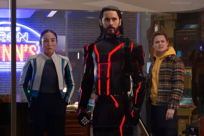 Crítica de Tron: Ares, película dirigida por Joachim Rønning - Cinemagavia